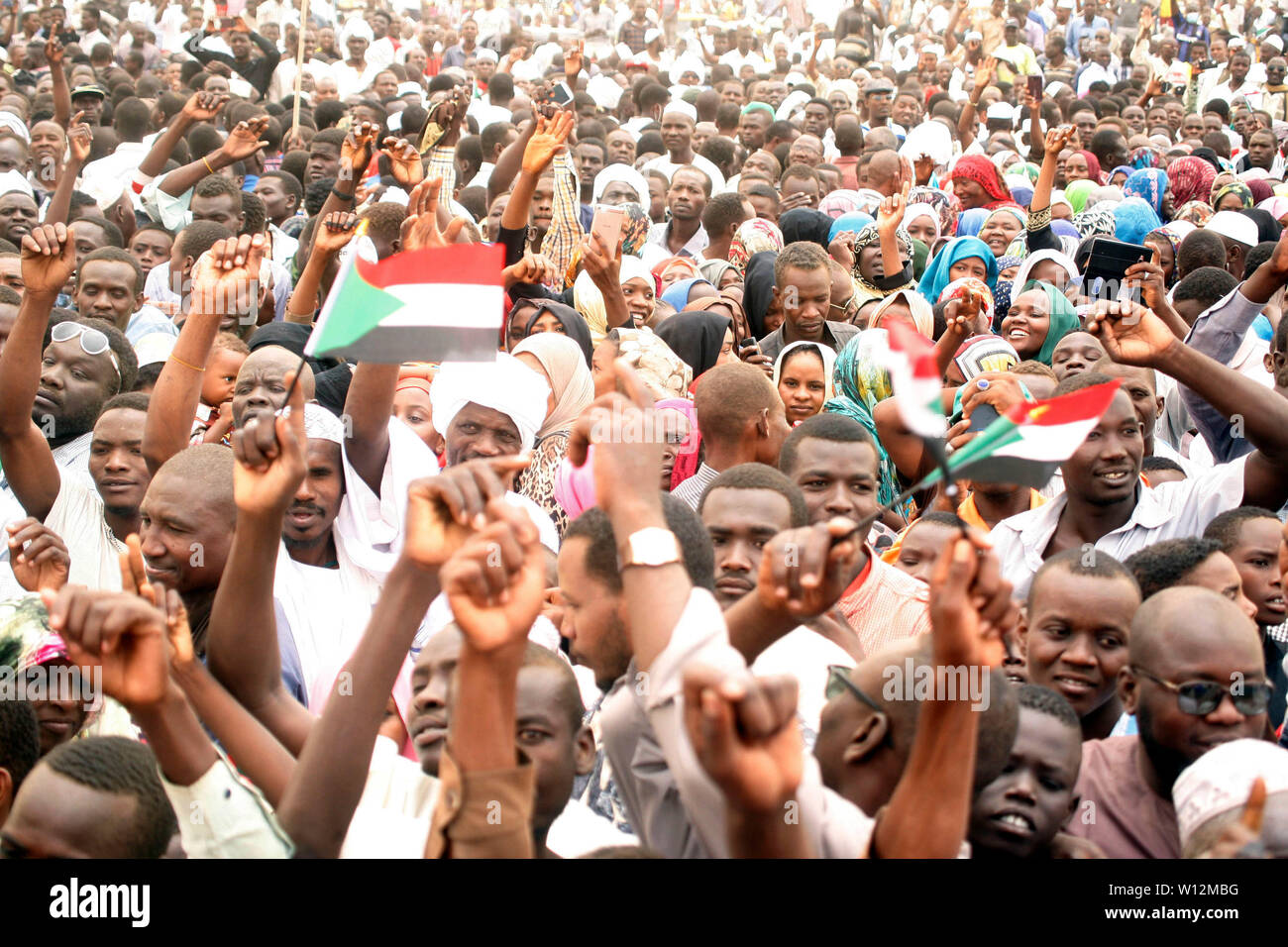 Militärischer übergangsrat -Fotos und -Bildmaterial in hoher Auflösung ...