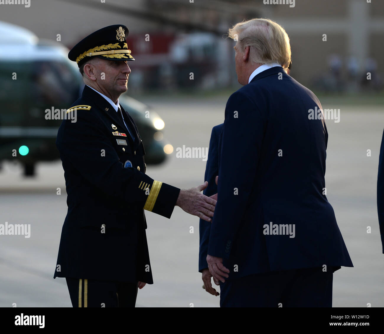 Gen robert b abrams kommandant us armeekräfte kommando -Fotos und -Bildmaterial in hoher ...