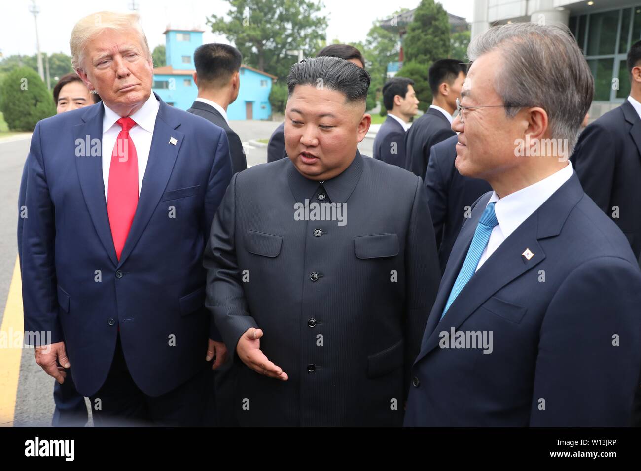 Kim jong un moon jae in 2019 -Fotos und -Bildmaterial in hoher ...