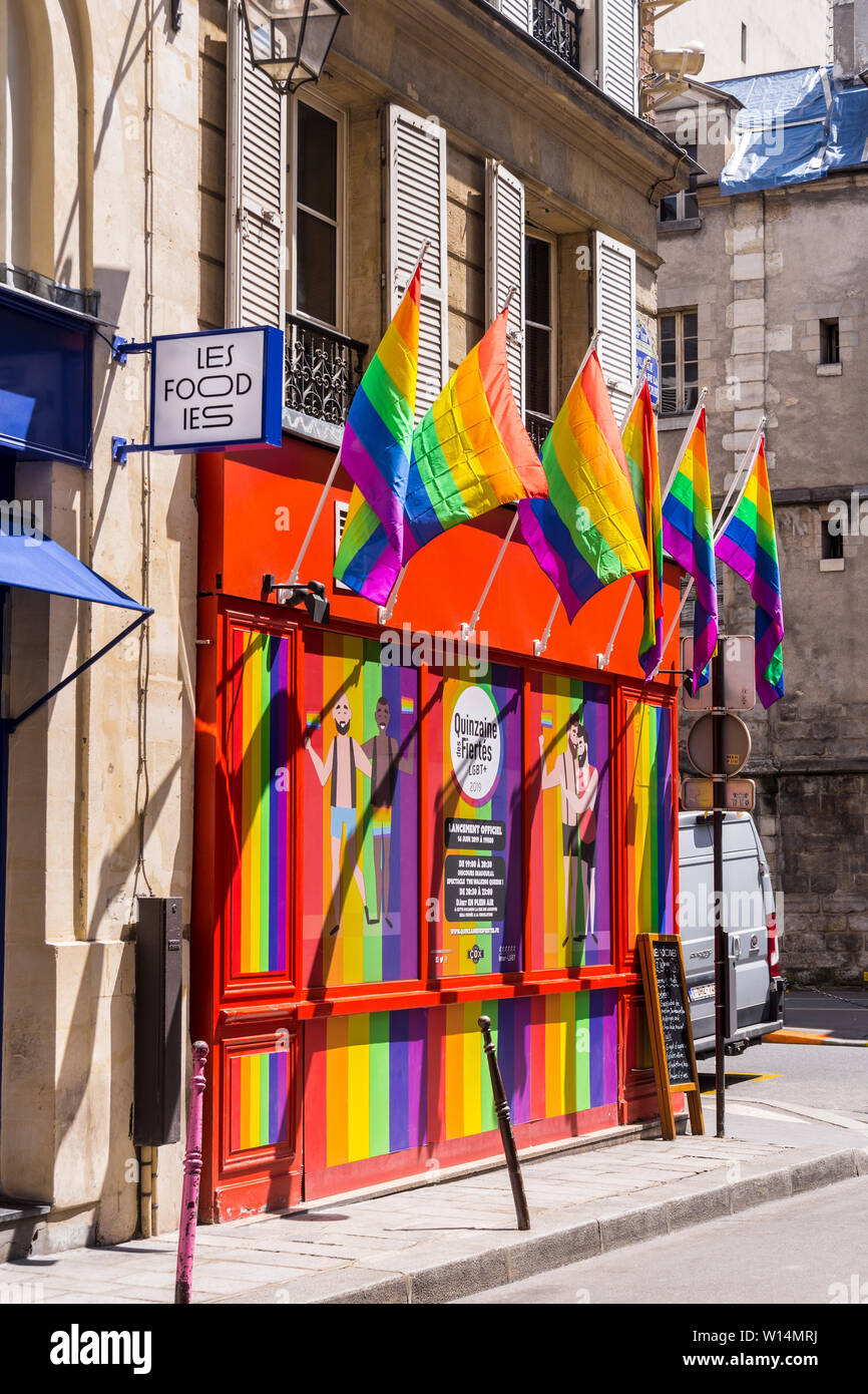 Regenbogen fahnen -Fotos und -Bildmaterial in hoher Auflösung – Alamy