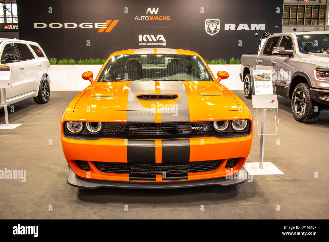 Dodge challenger srt hellcat -Fotos und -Bildmaterial in hoher ...