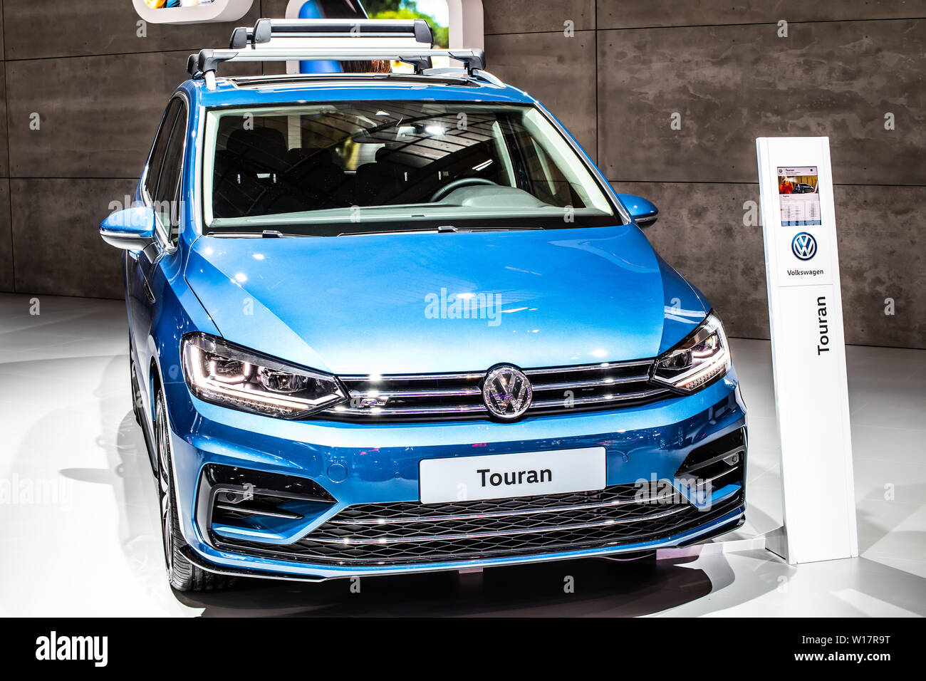 Vw touran -Fotos und -Bildmaterial in hoher Auflösung – Alamy