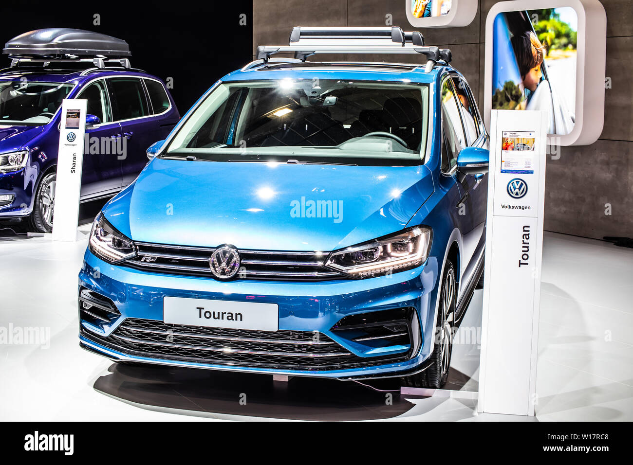 Vw touran -Fotos und -Bildmaterial in hoher Auflösung – Alamy