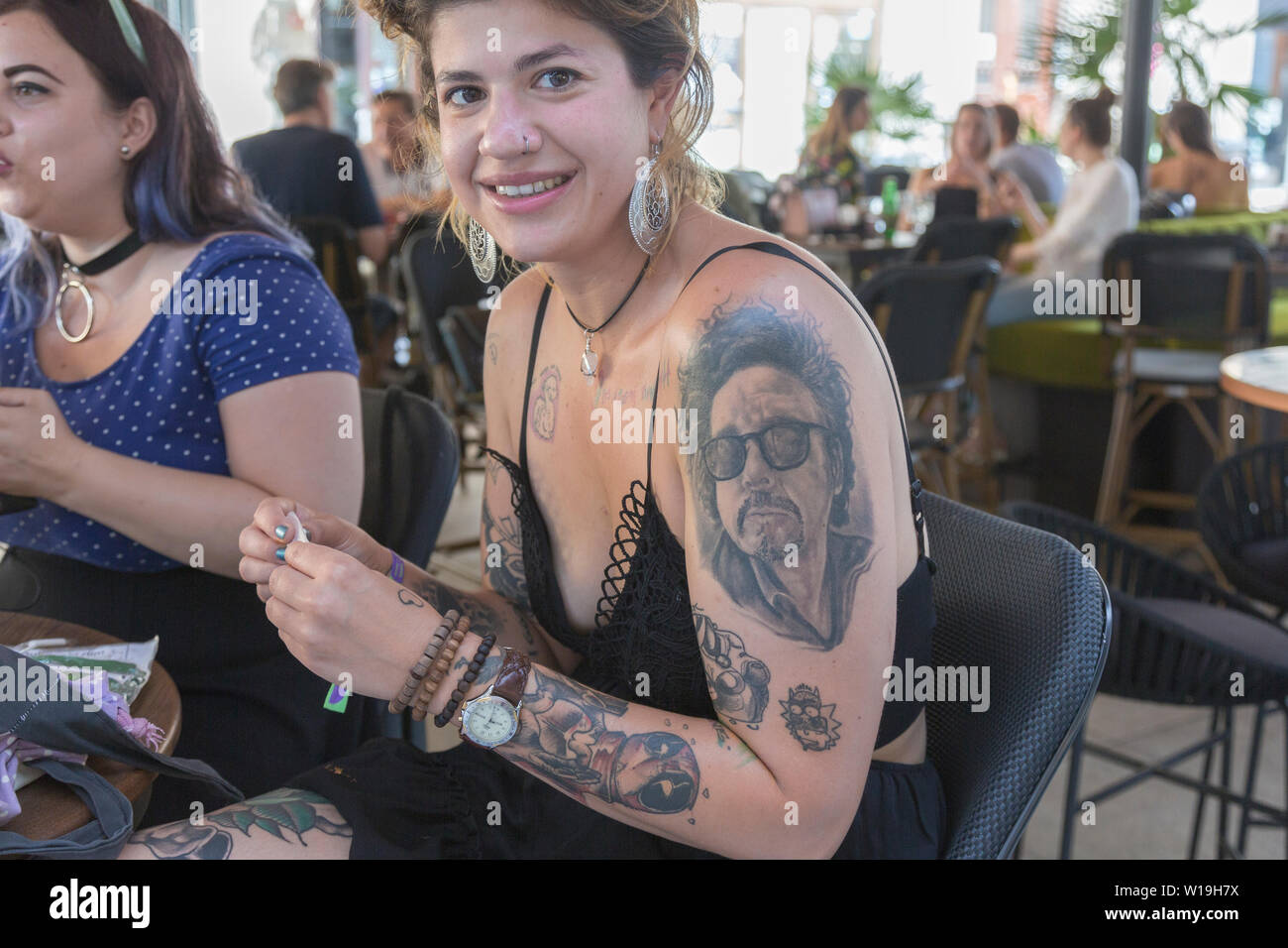 Sterne tattoo -Fotos und -Bildmaterial in hoher Auflösung – Alamy