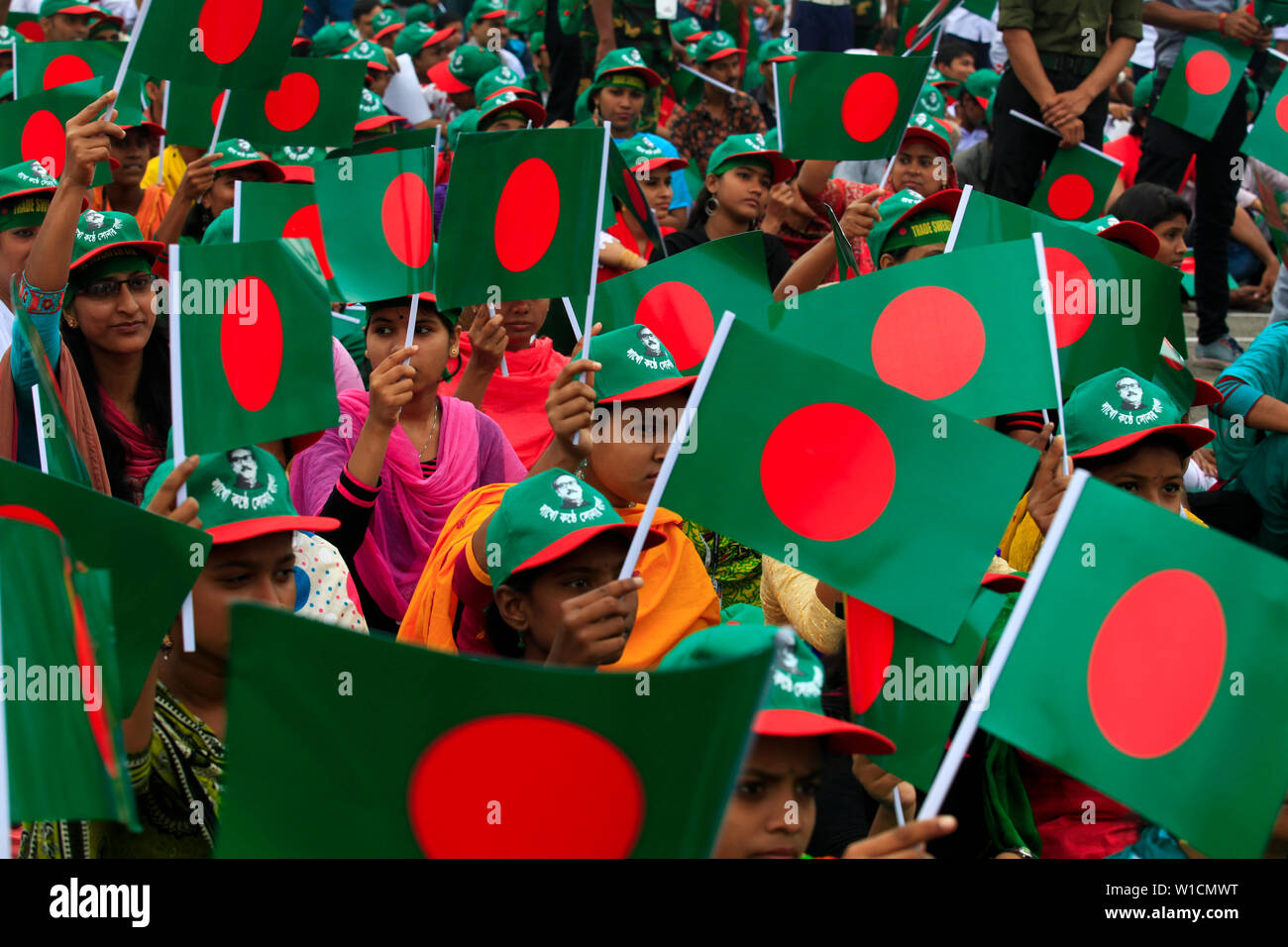 Frauen beteiligen sich an der Veranstaltung mit dem Titel "Lakho Konthe ...