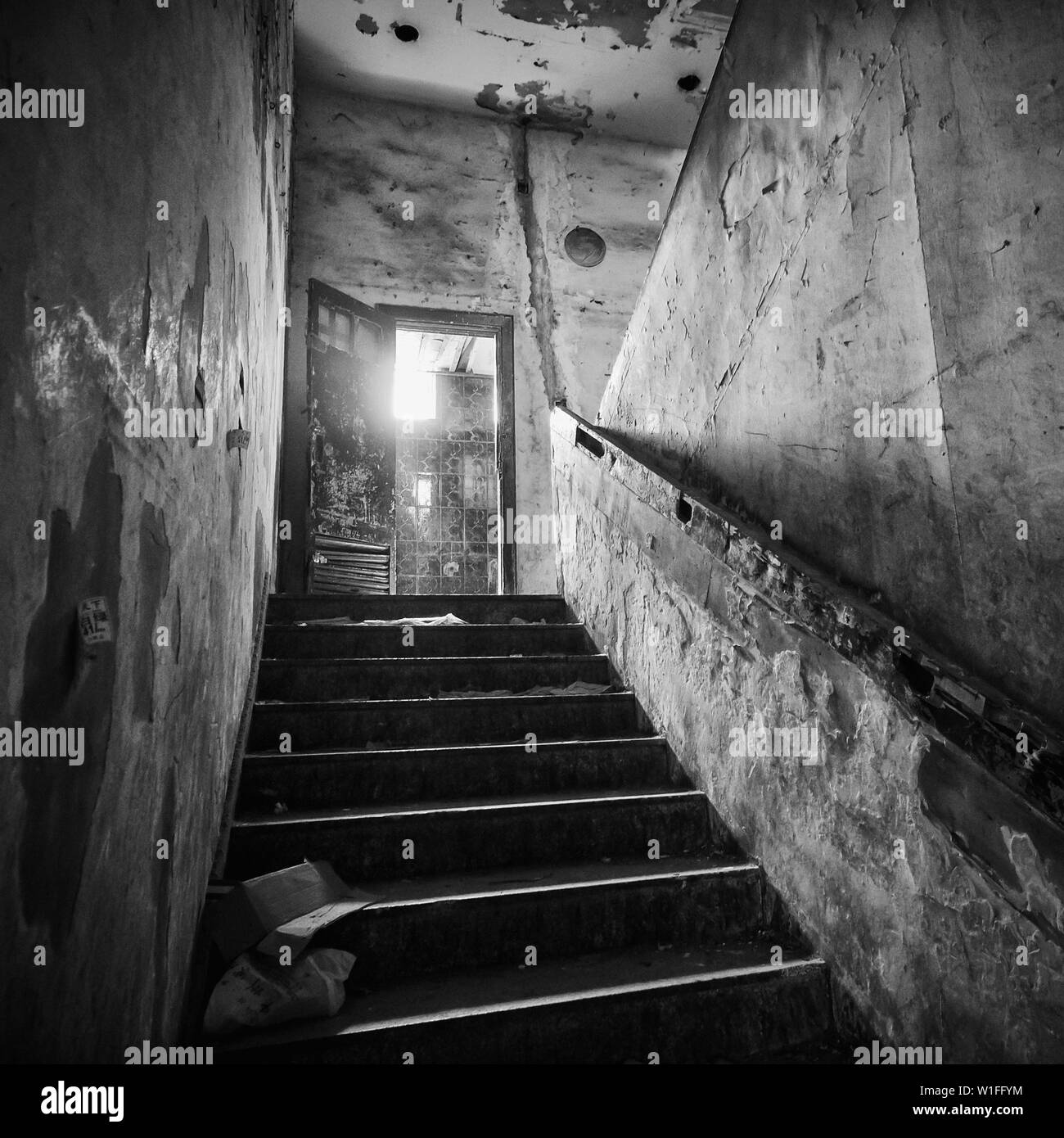 Dunkler keller -Fotos und -Bildmaterial in hoher Auflösung – Alamy