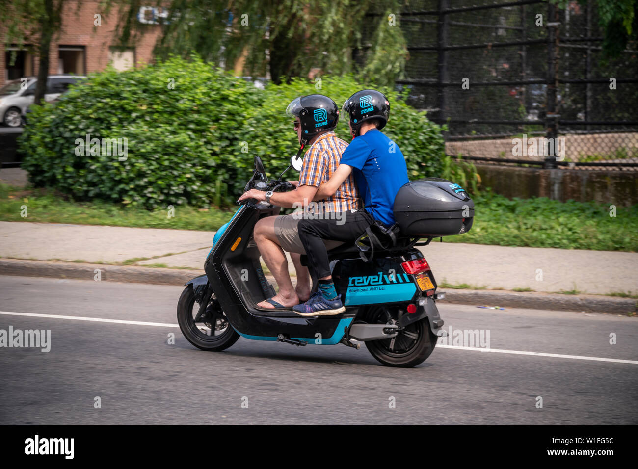 Teilen sich elektroroller -Fotos und -Bildmaterial in hoher Auflösung ...