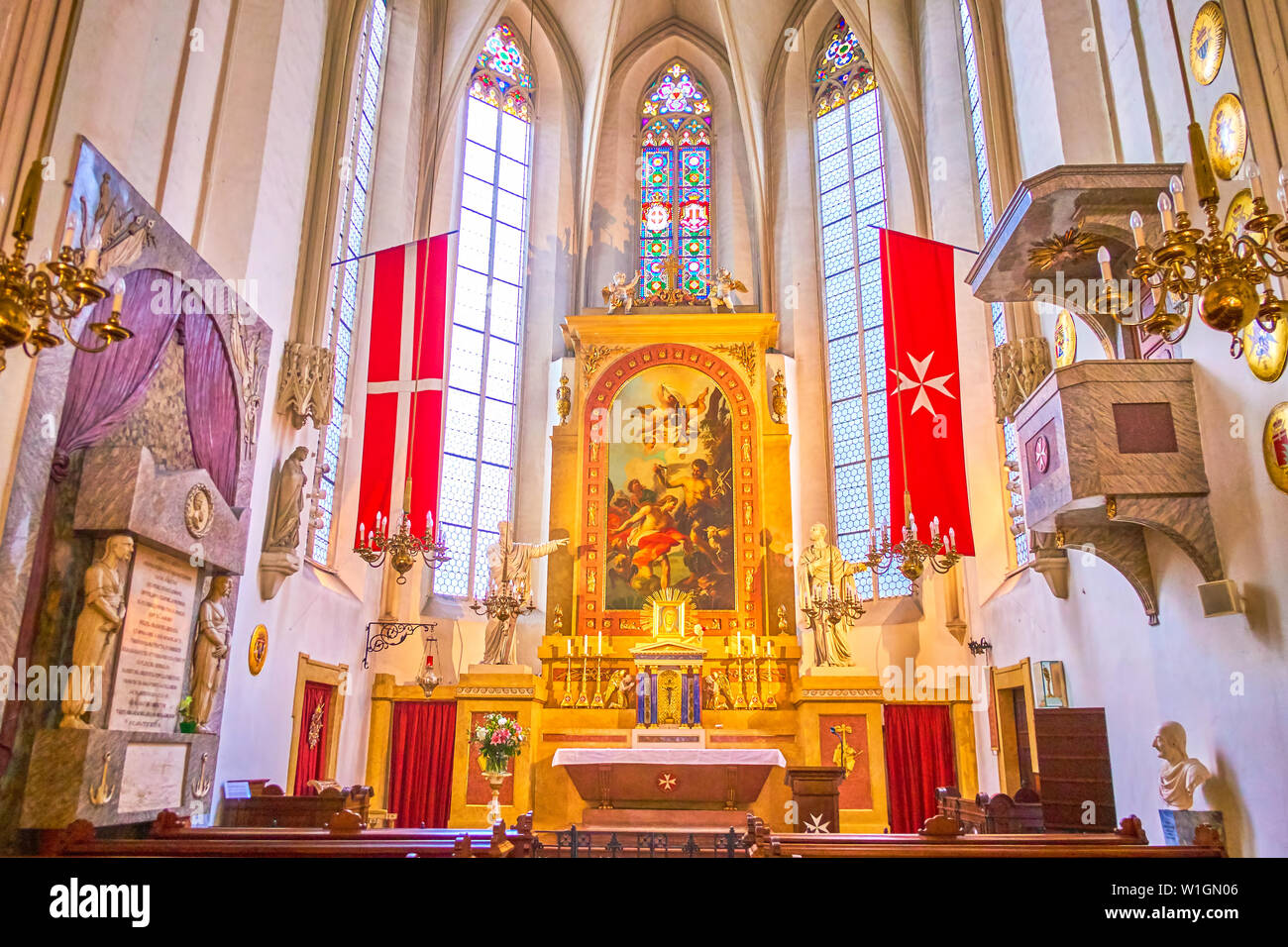 Wien, Österreich - 18. Februar 2019: Der Altar der maltesische Kirche ...