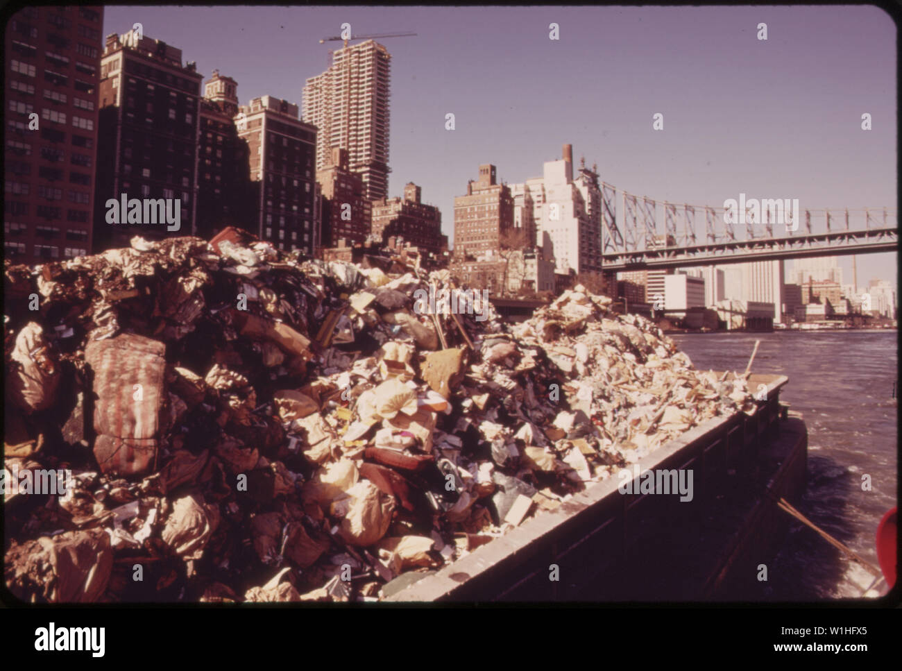Teil des 26.000 TONNEN ABFALL, die NEW YORK CITY PRODUZIERT JEDEN TAG ...