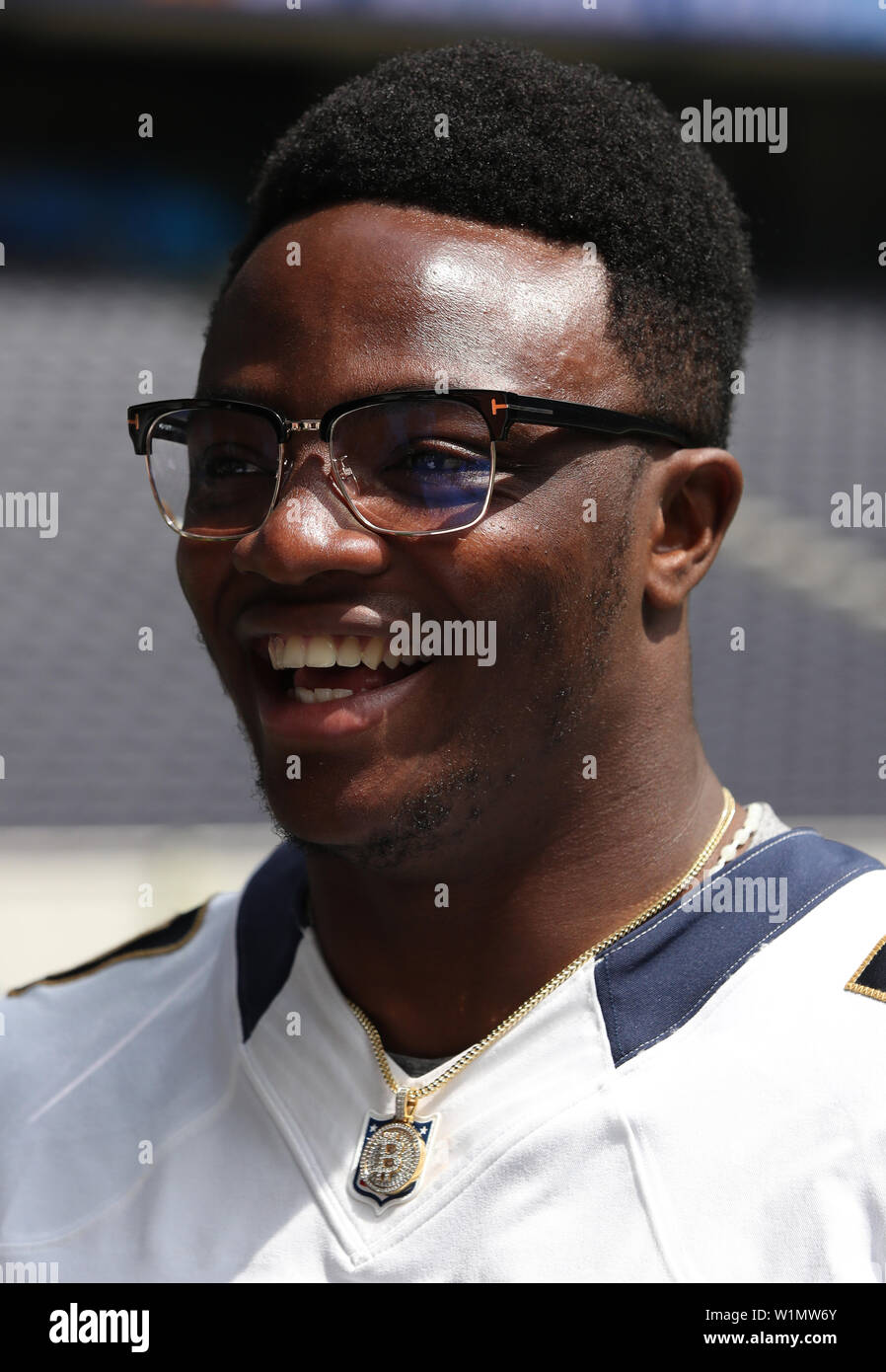 Nfl spieler samson ebukam los angeles rams -Fotos und -Bildmaterial in ...