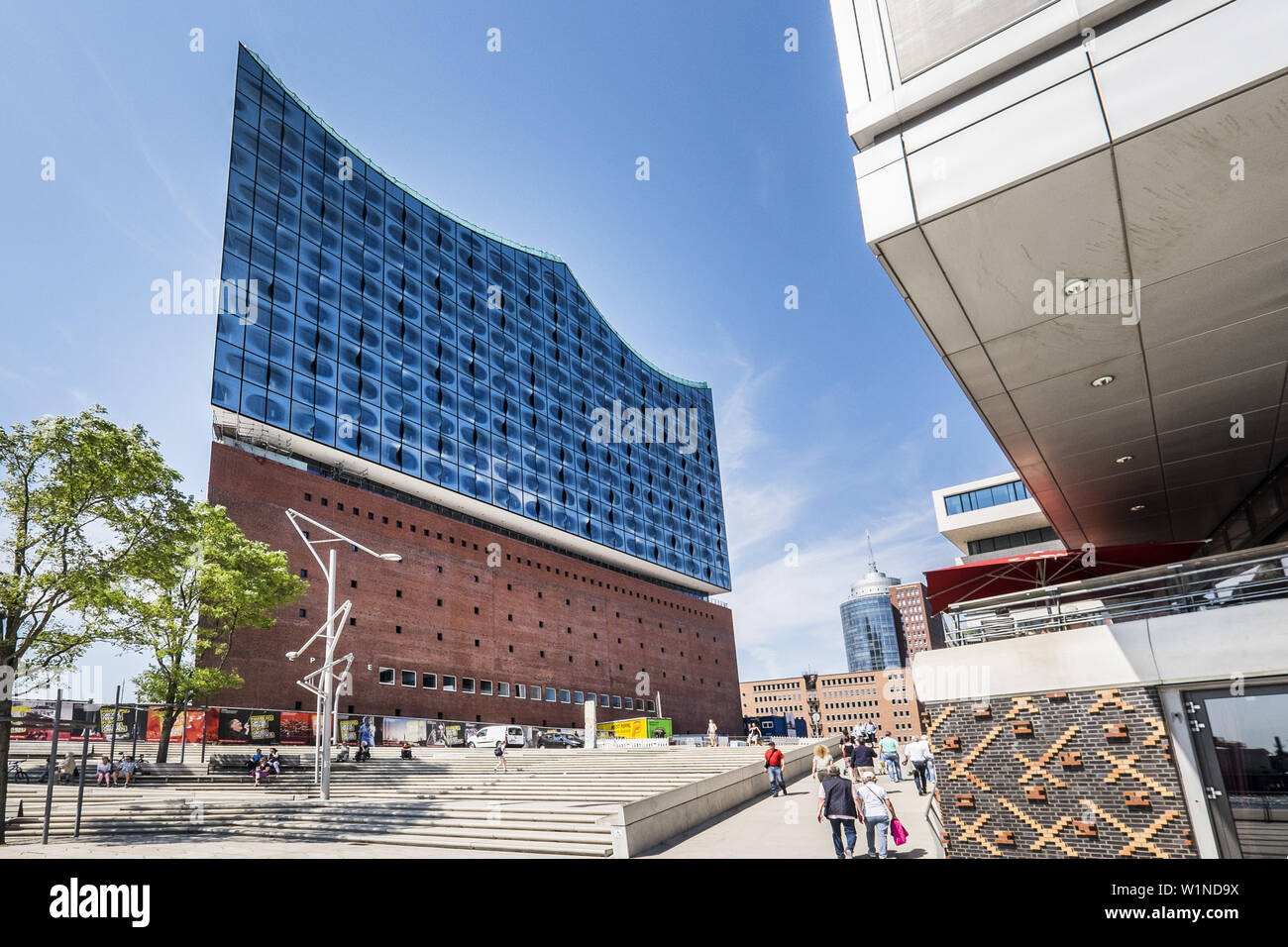 Elbphilharmonie with hafencity -Fotos und -Bildmaterial in hoher ...