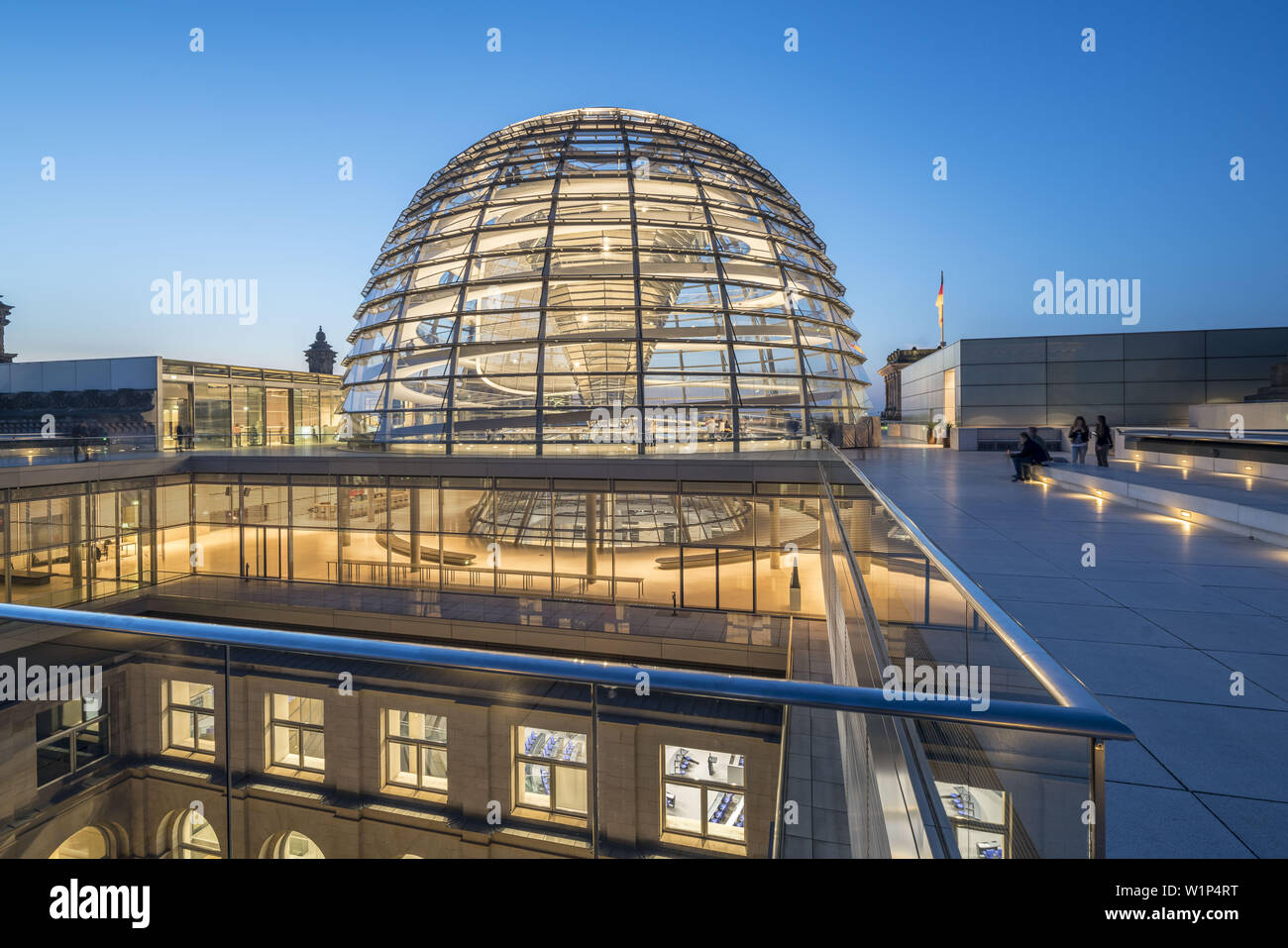 Reichstag roof terrace -Fotos und -Bildmaterial in hoher Auflösung – Alamy