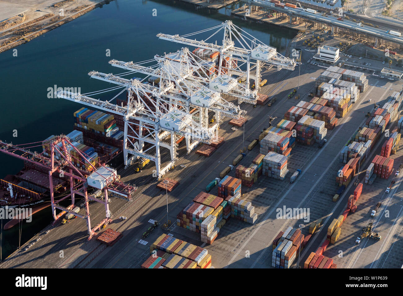 Langer strand des containerschiffs -Fotos und -Bildmaterial in hoher ...