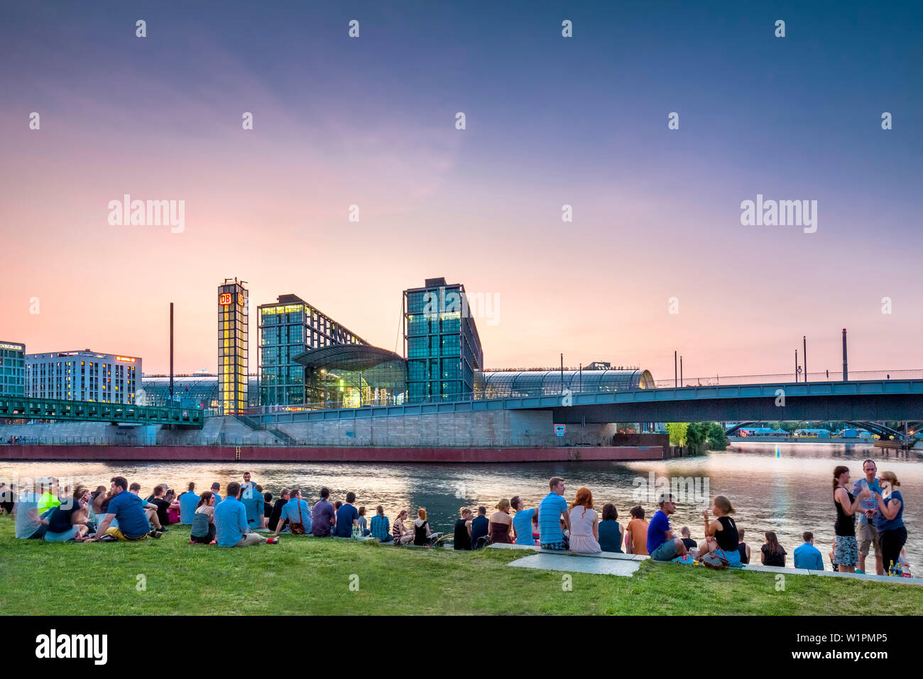 Bar river spree berlin -Fotos und -Bildmaterial in hoher Auflösung ...