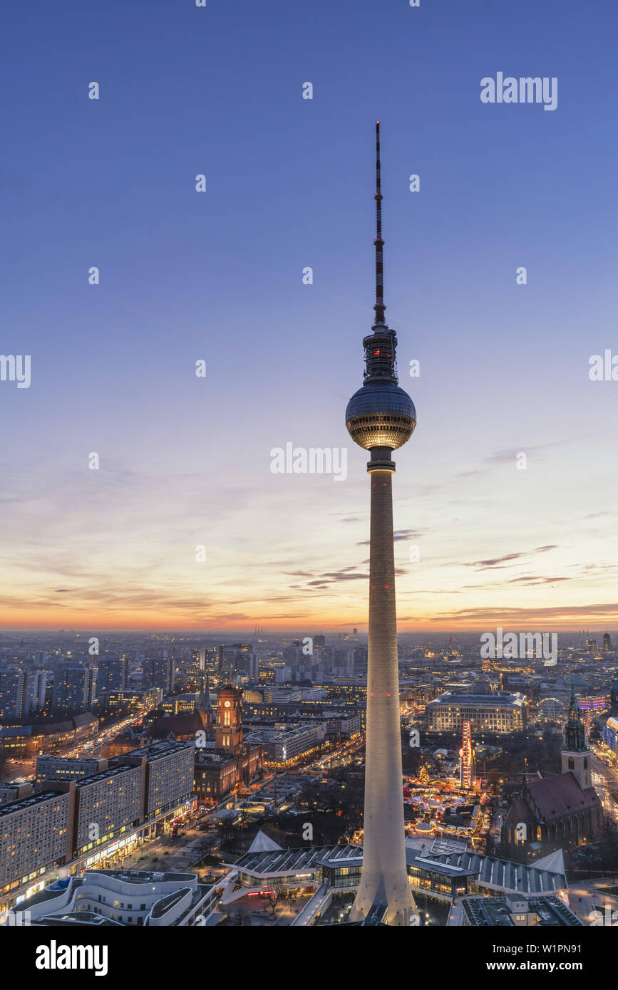 Luftaufnahme von fernsehturm berlin und alexanderplatz -Fotos und ...