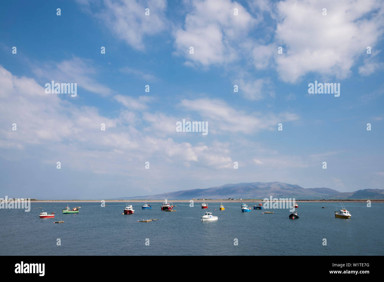 Dingle harbour bay bootsboote hafen -Fotos und -Bildmaterial in hoher ...