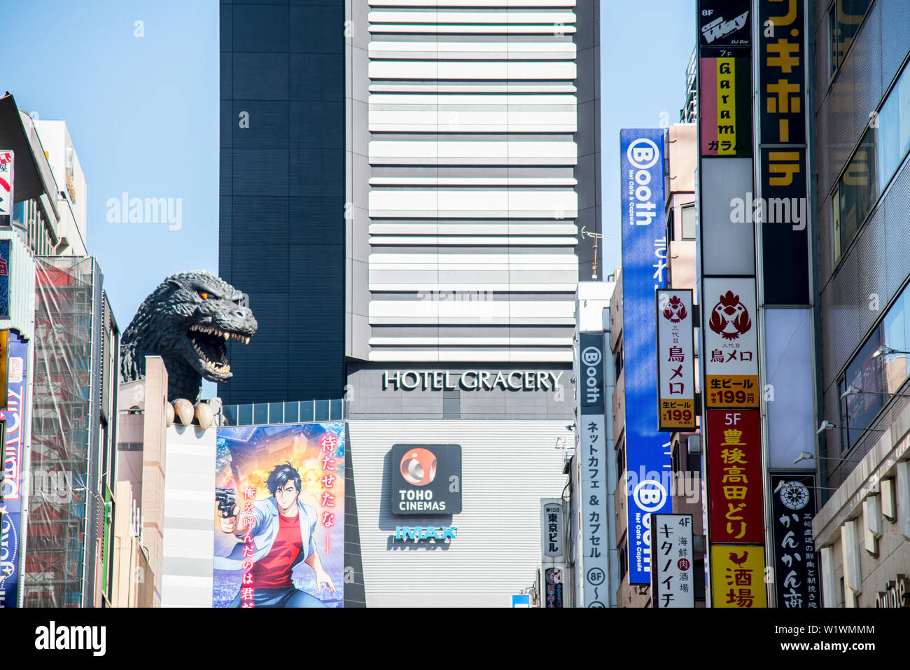 Godzilla statue -Fotos und -Bildmaterial in hoher Auflösung – Alamy