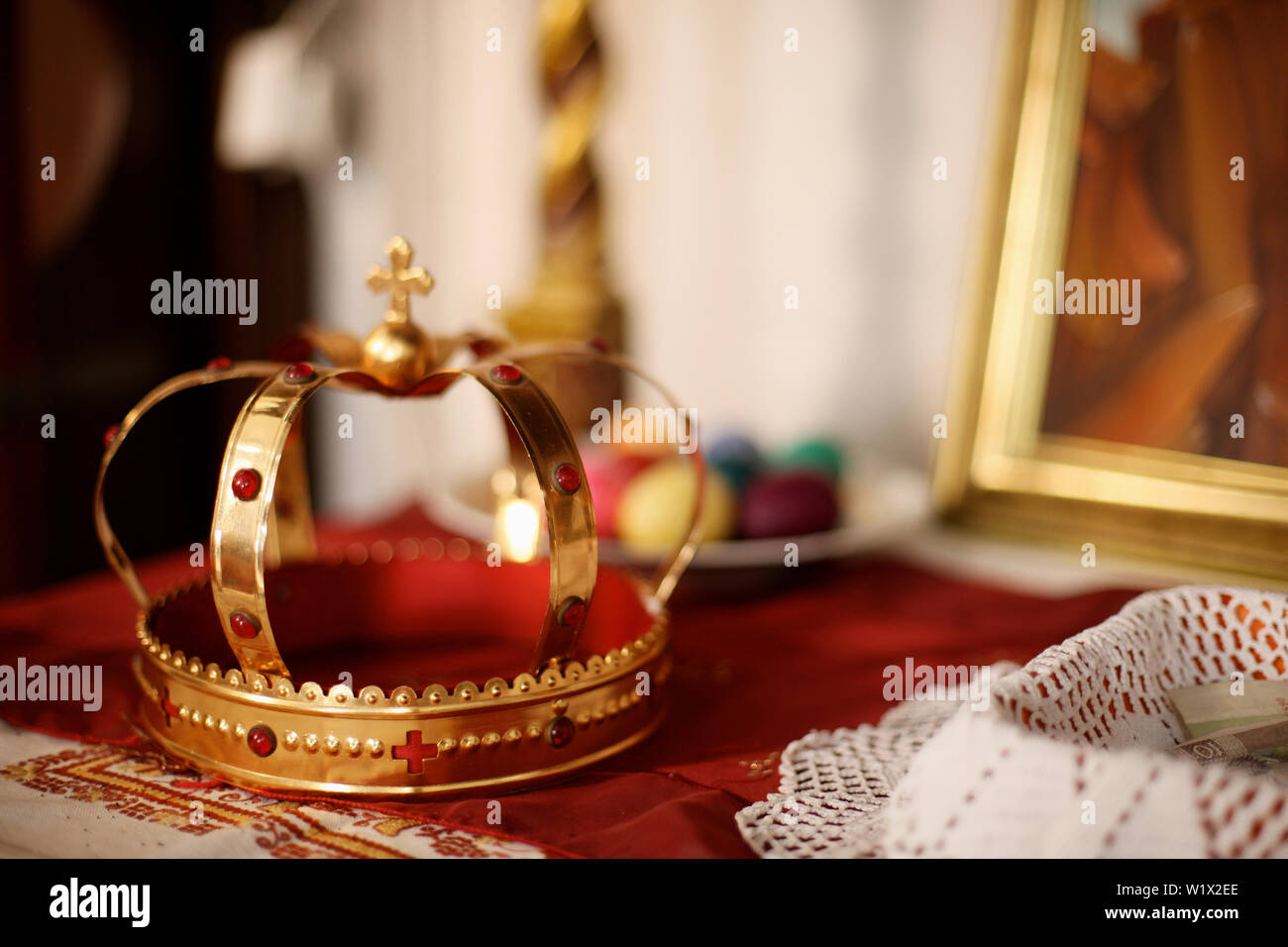 Die krone krone mit rubinen -Fotos und -Bildmaterial in hoher Auflösung ...