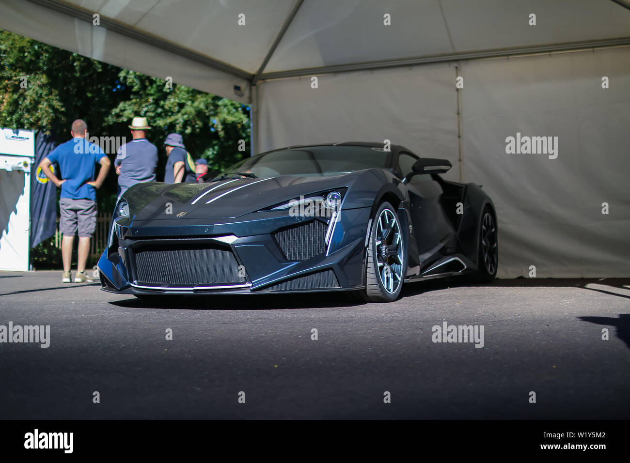 W motoren fenyr supersport -Fotos und -Bildmaterial in hoher Auflösung ...