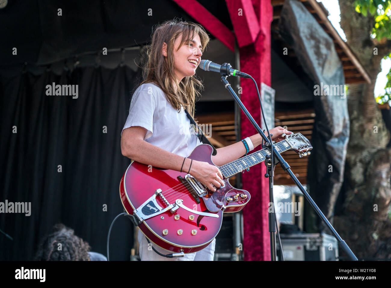 Sängerin Angie McMahon aus Melbourne, Australien, Orange Blossom ...