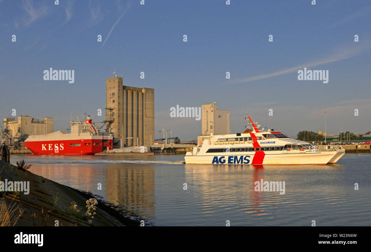 Emden, Niedersachsen/Deutschland - September 09, 2012: short sea Pure ...
