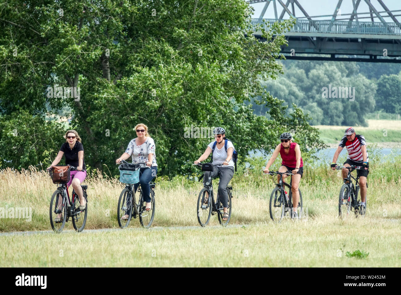 Eine gruppe radfahrer -Fotos und -Bildmaterial in hoher Auflösung – Alamy