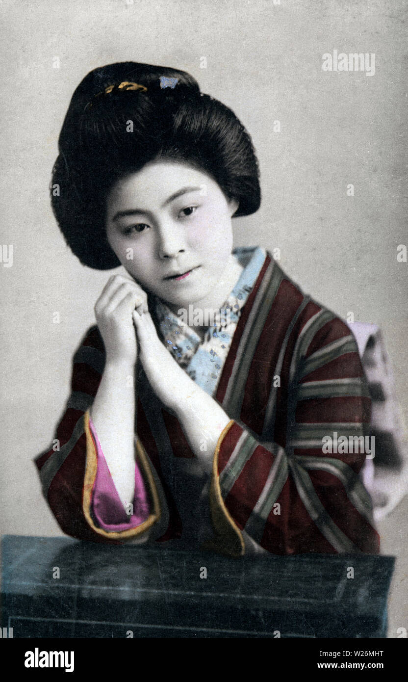 Young japanese woman in kimono -Fotos und -Bildmaterial in hoher ...
