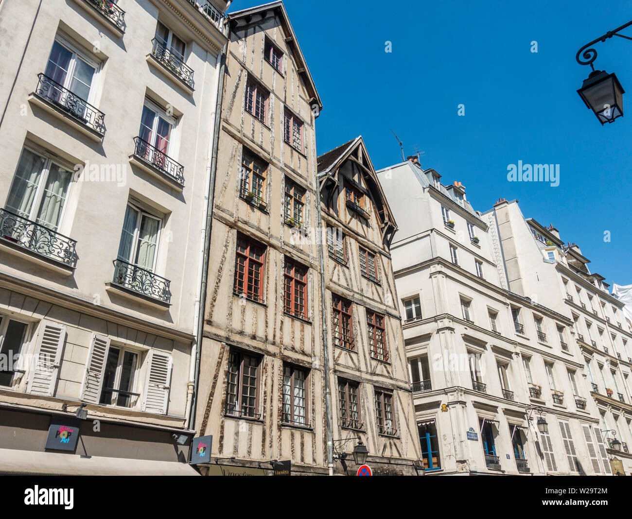 ältestes haus in paris -Fotos und -Bildmaterial in hoher Auflösung – Alamy
