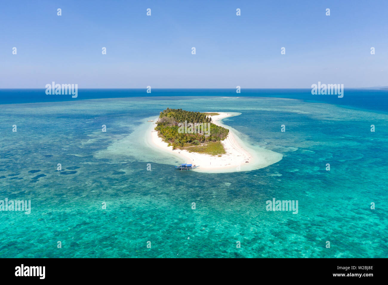 Tropische Insel Canimeran. Weißer Sandstrand auf einer einsamen Insel ...