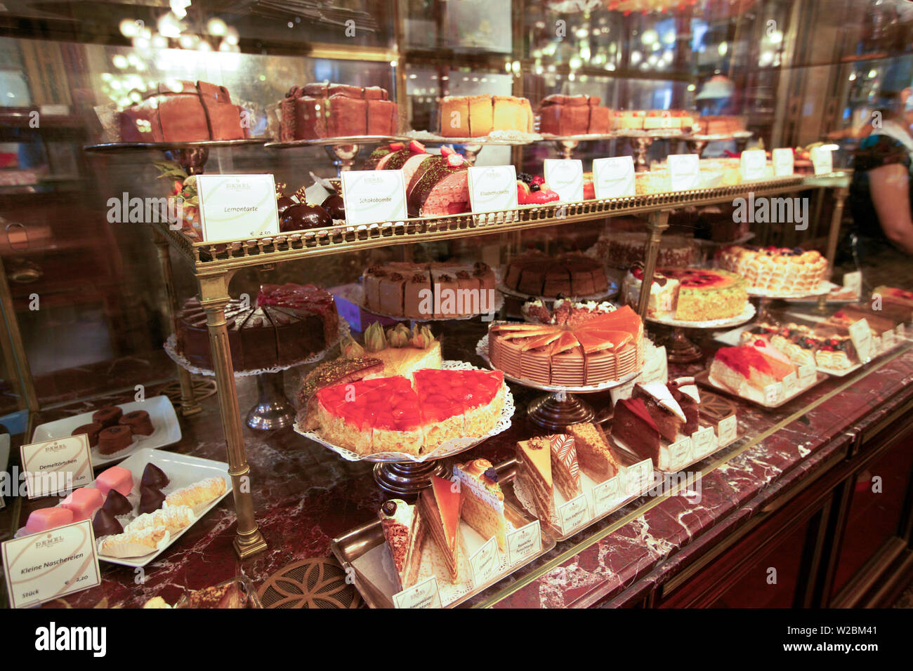 Cafe demel vienna -Fotos und -Bildmaterial in hoher Auflösung – Alamy