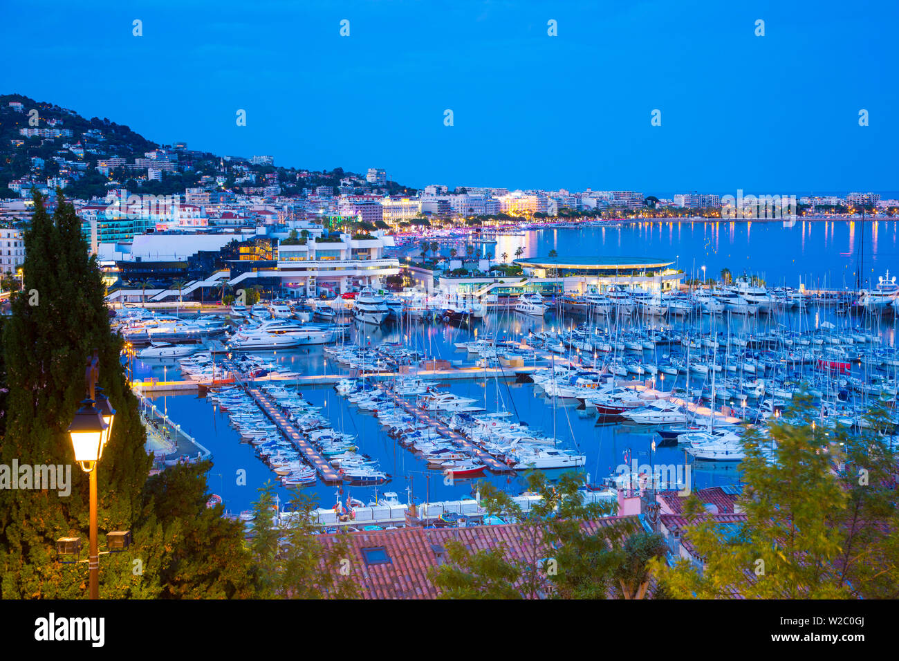 Le palais des festivals cannes -Fotos und -Bildmaterial in hoher ...