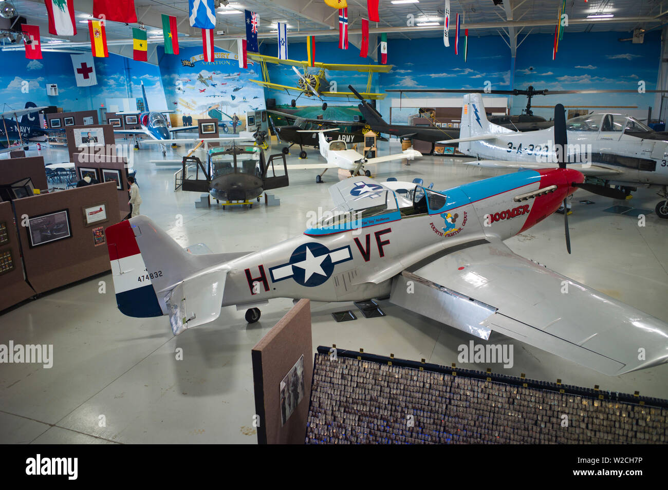 USA, North Dakota, Fargo, Fargo Air Museum, Erhöhte Ansicht mit Replik ...