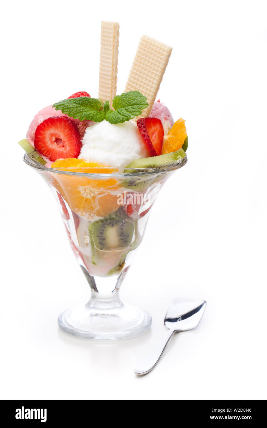 Obstbecher salat -Fotos und -Bildmaterial in hoher Auflösung – Alamy