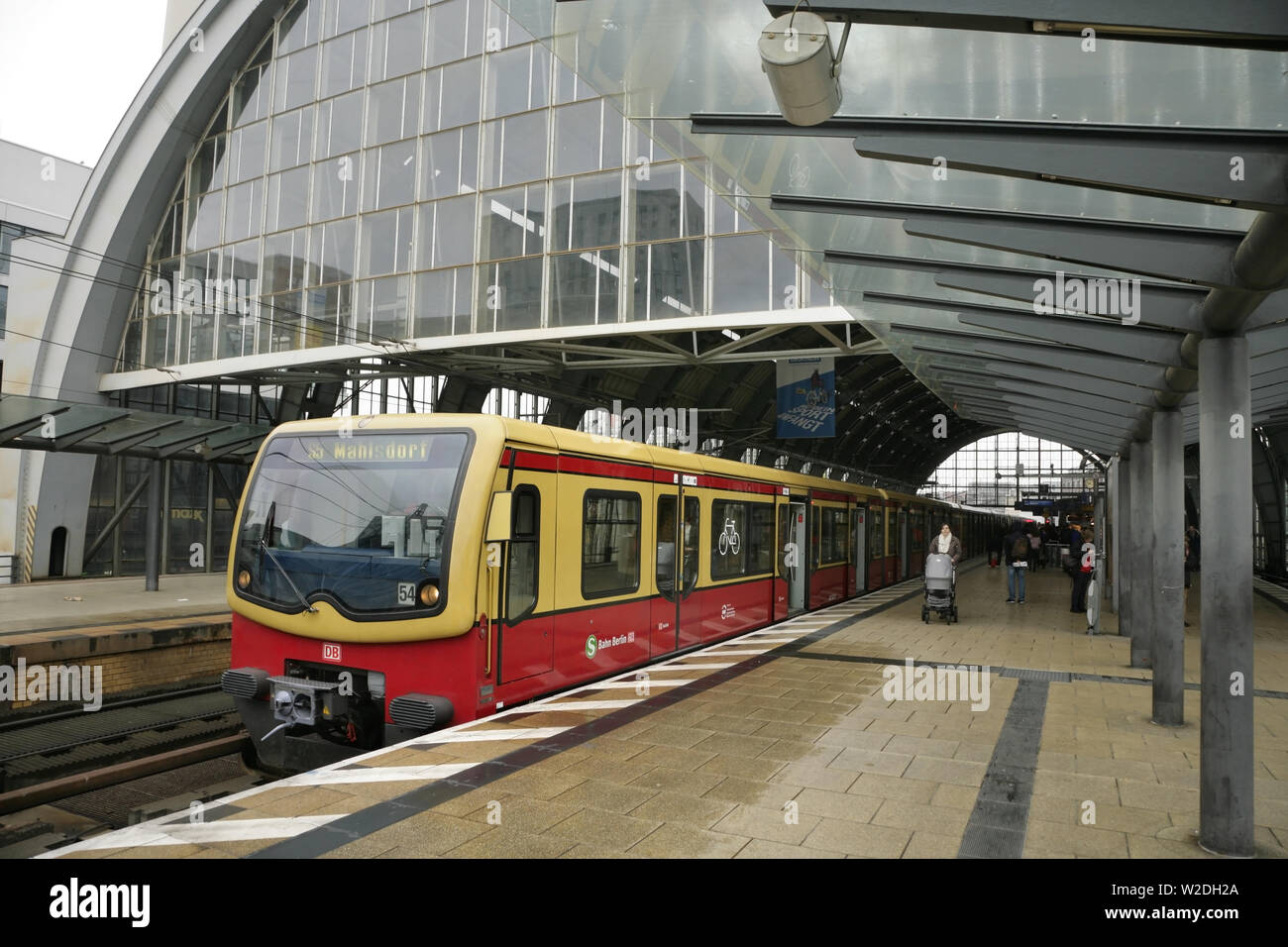 S bahn station alexanderplatz bahnhof -Fotos und -Bildmaterial in hoher Auflösung – Alamy