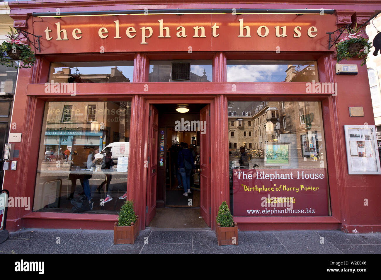 Elephant house edinburgh -Fotos und -Bildmaterial in hoher Auflösung ...