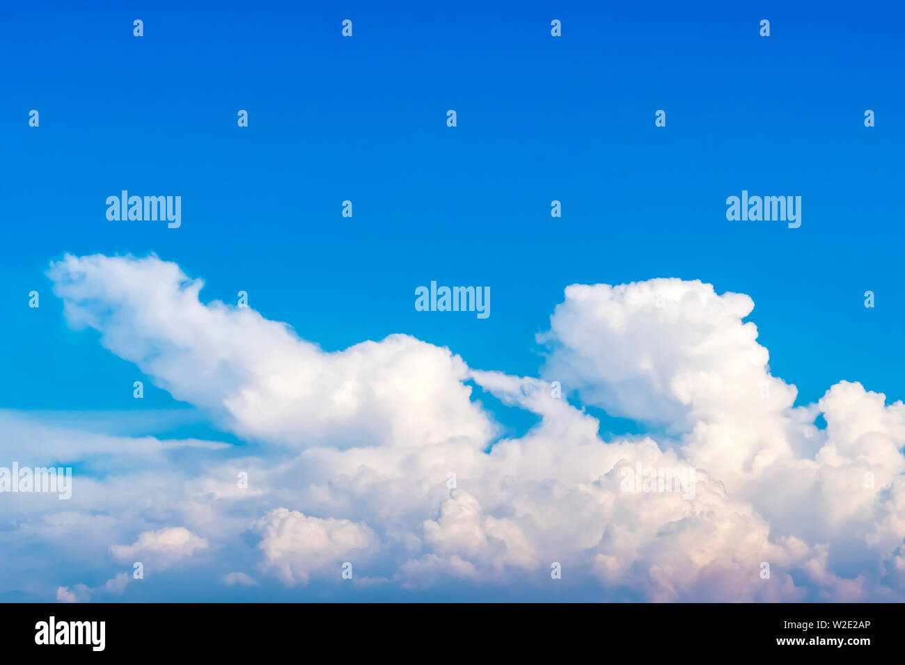 Wolken mit haltung -Fotos und -Bildmaterial in hoher Auflösung – Alamy