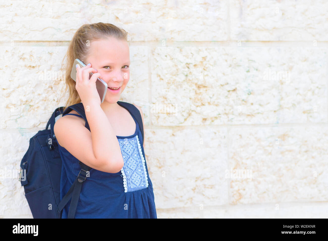 Porträt der 9 jährige blonde mädchen -Fotos und -Bildmaterial in hoher Auflösung – Alamy