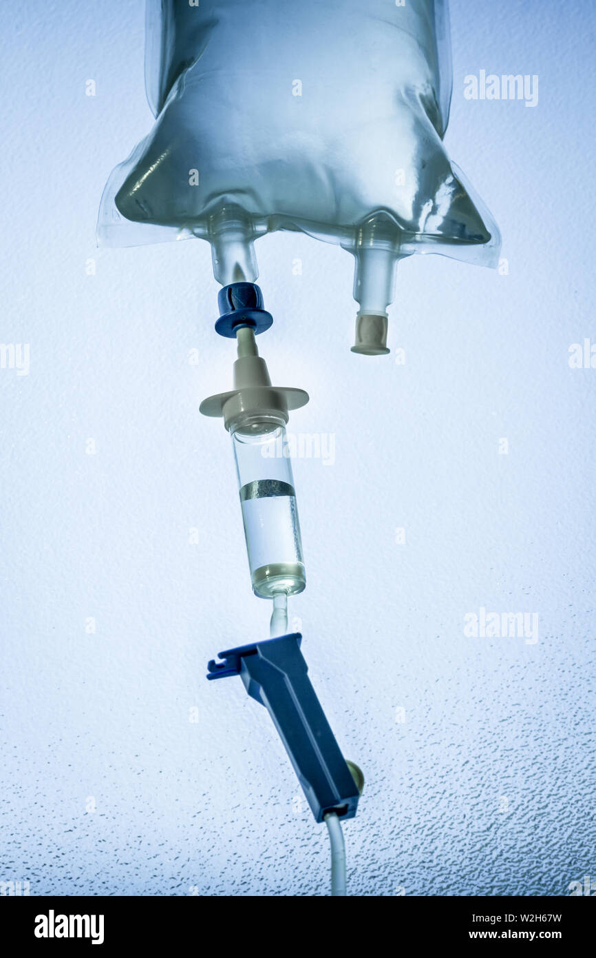 Intravenöse Infusion Infusion Ausrüstung im Krankenhaus Stockfotografie ...