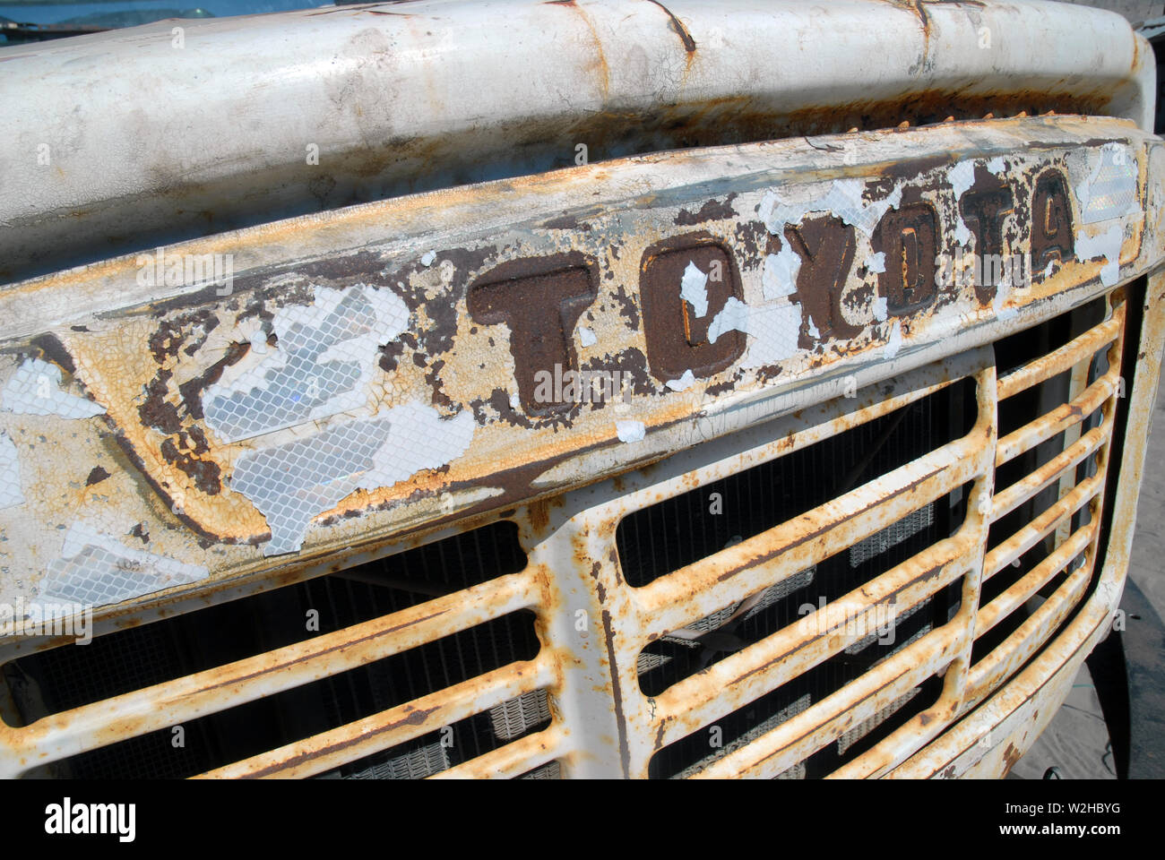 Verbeulter grill -Fotos und -Bildmaterial in hoher Auflösung – Alamy