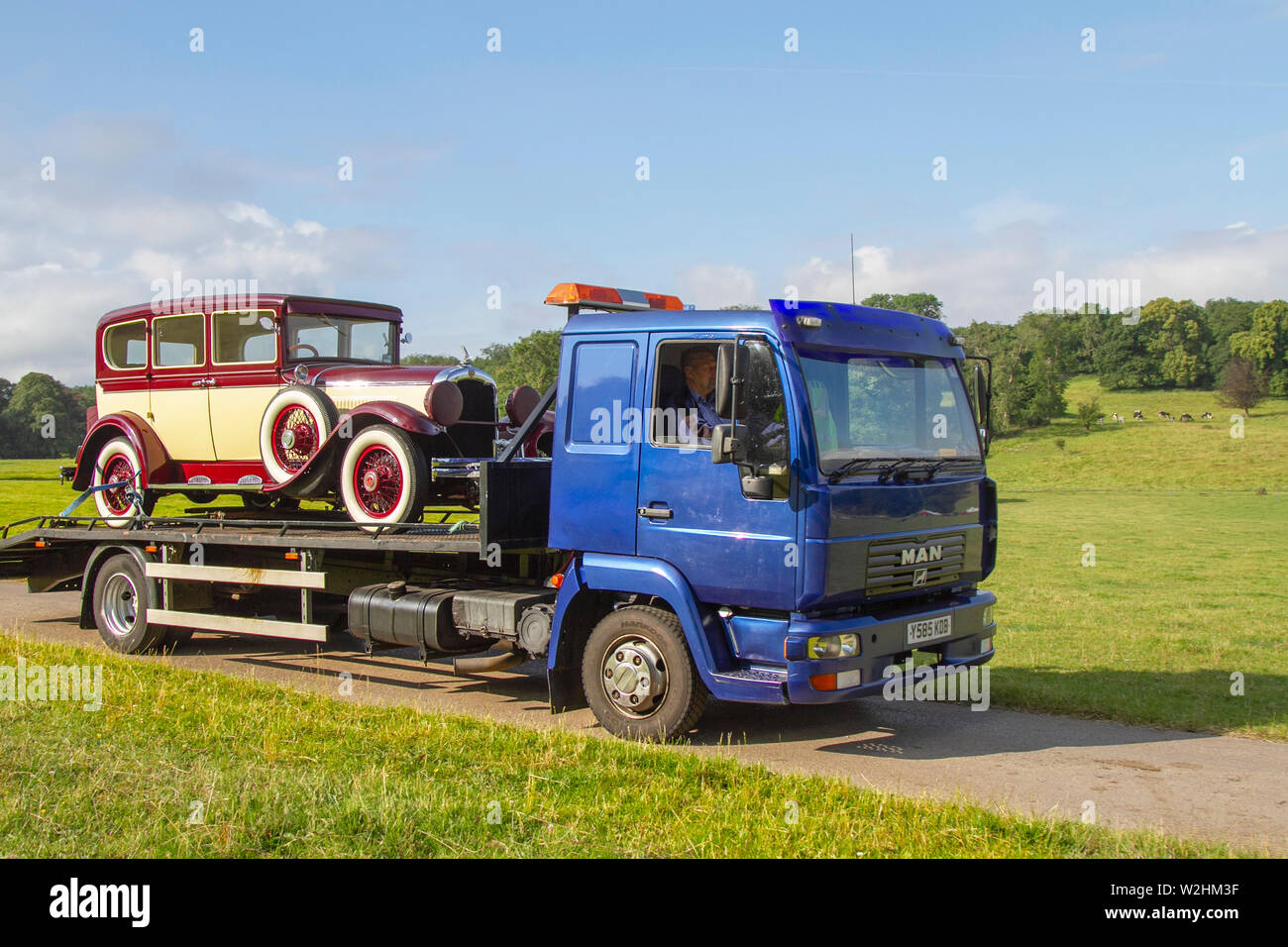 Old oldtimer abschleppwagen abschleppen -Fotos und -Bildmaterial in ...