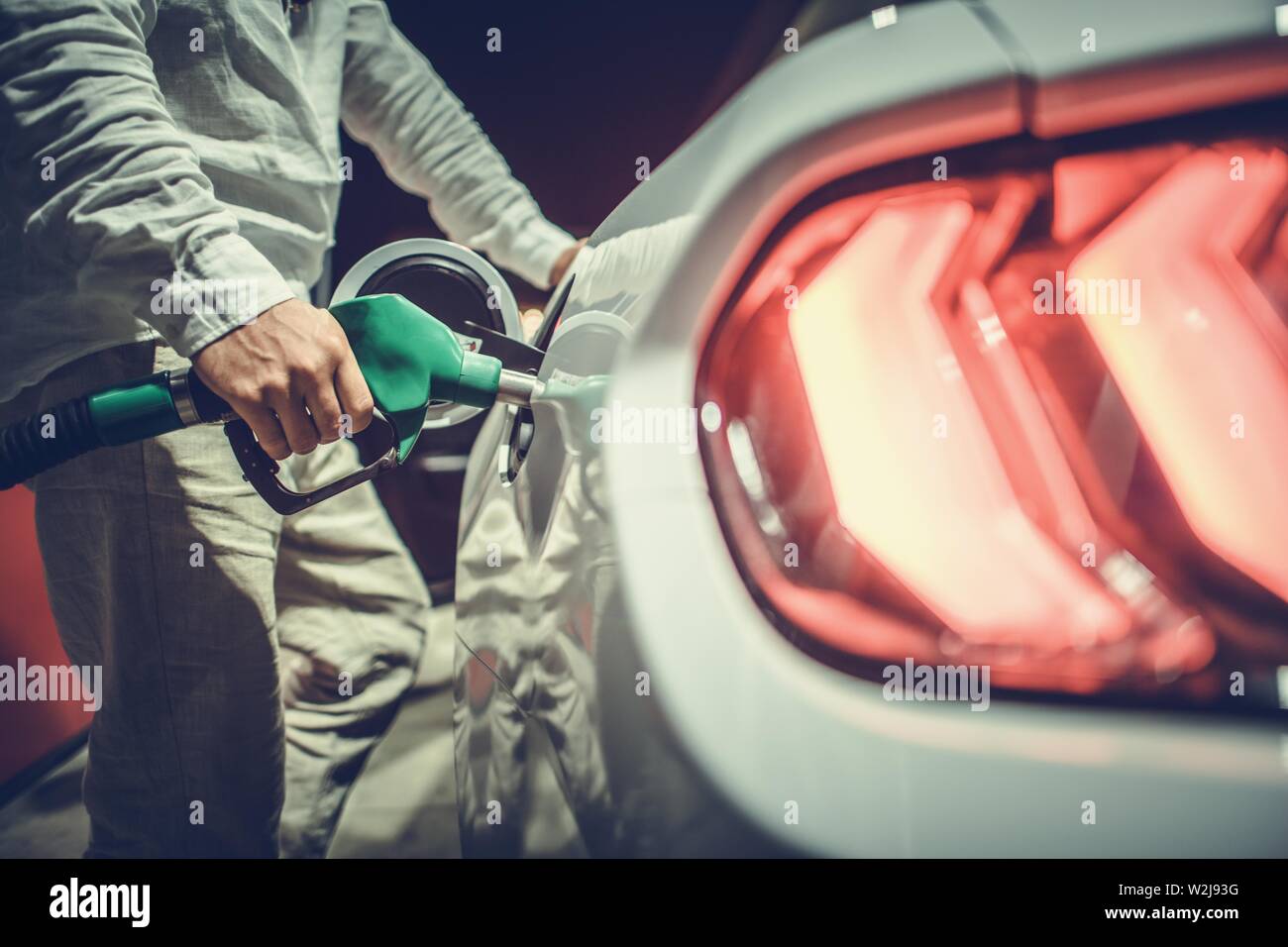Moderne tankstelle -Fotos und -Bildmaterial in hoher Auflösung – Alamy