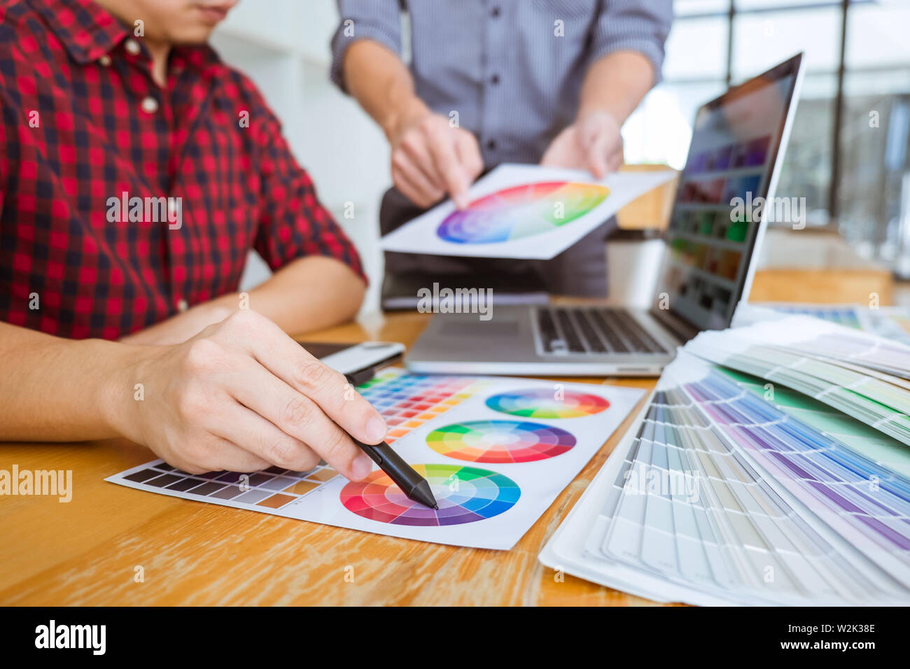 Illustrator Arbeiten Stockfotos und -bilder Kaufen - Alamy