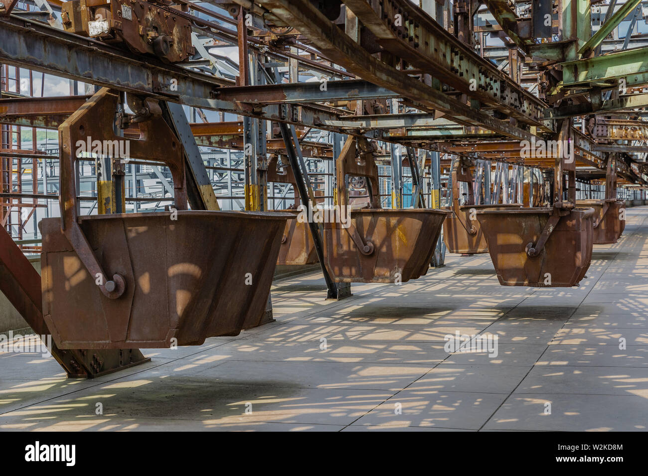 Suspense rack -Fotos und -Bildmaterial in hoher Auflösung – Alamy