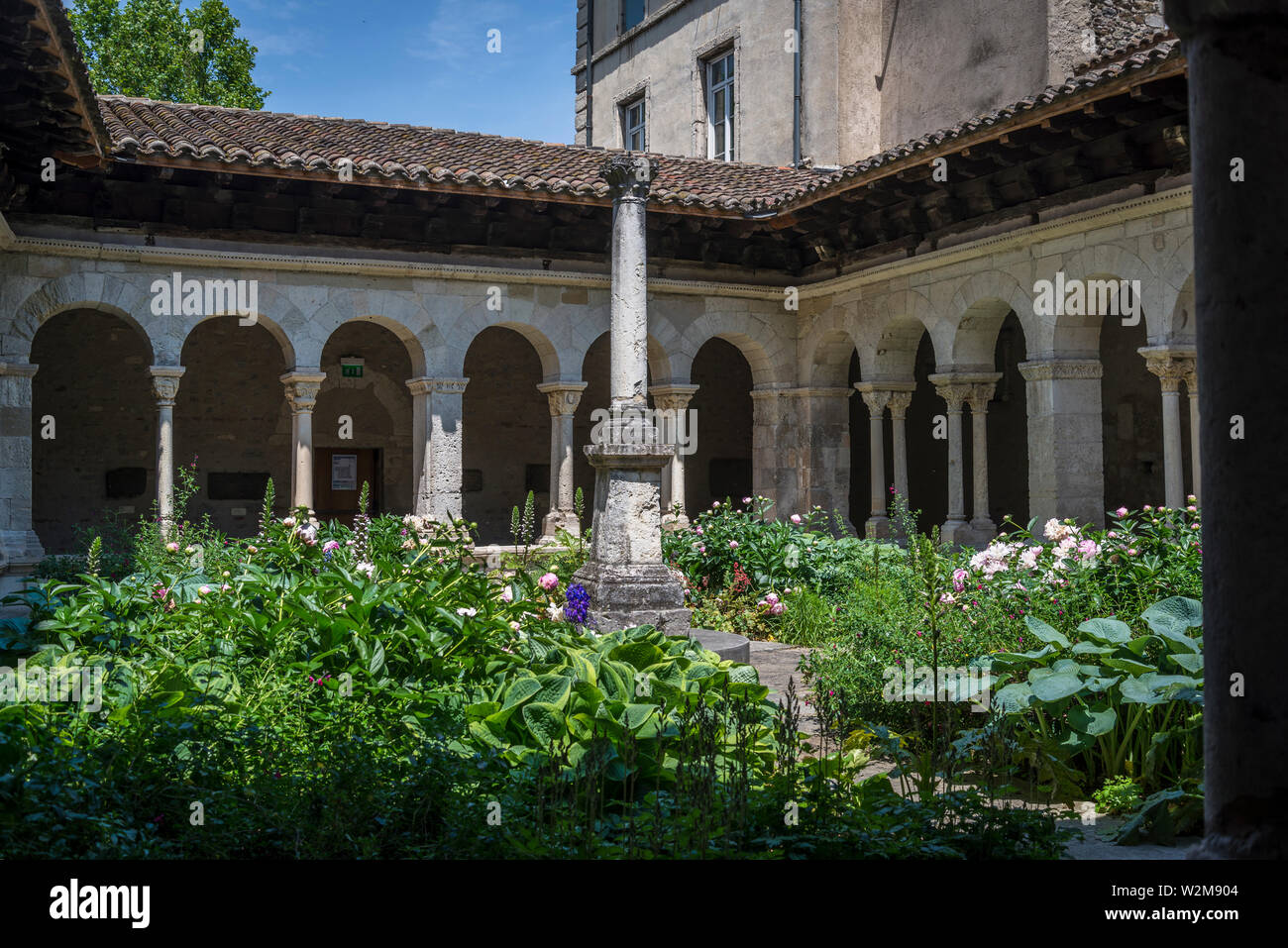 Romanische Kirche Stockfotos und -bilder Kaufen - Alamy