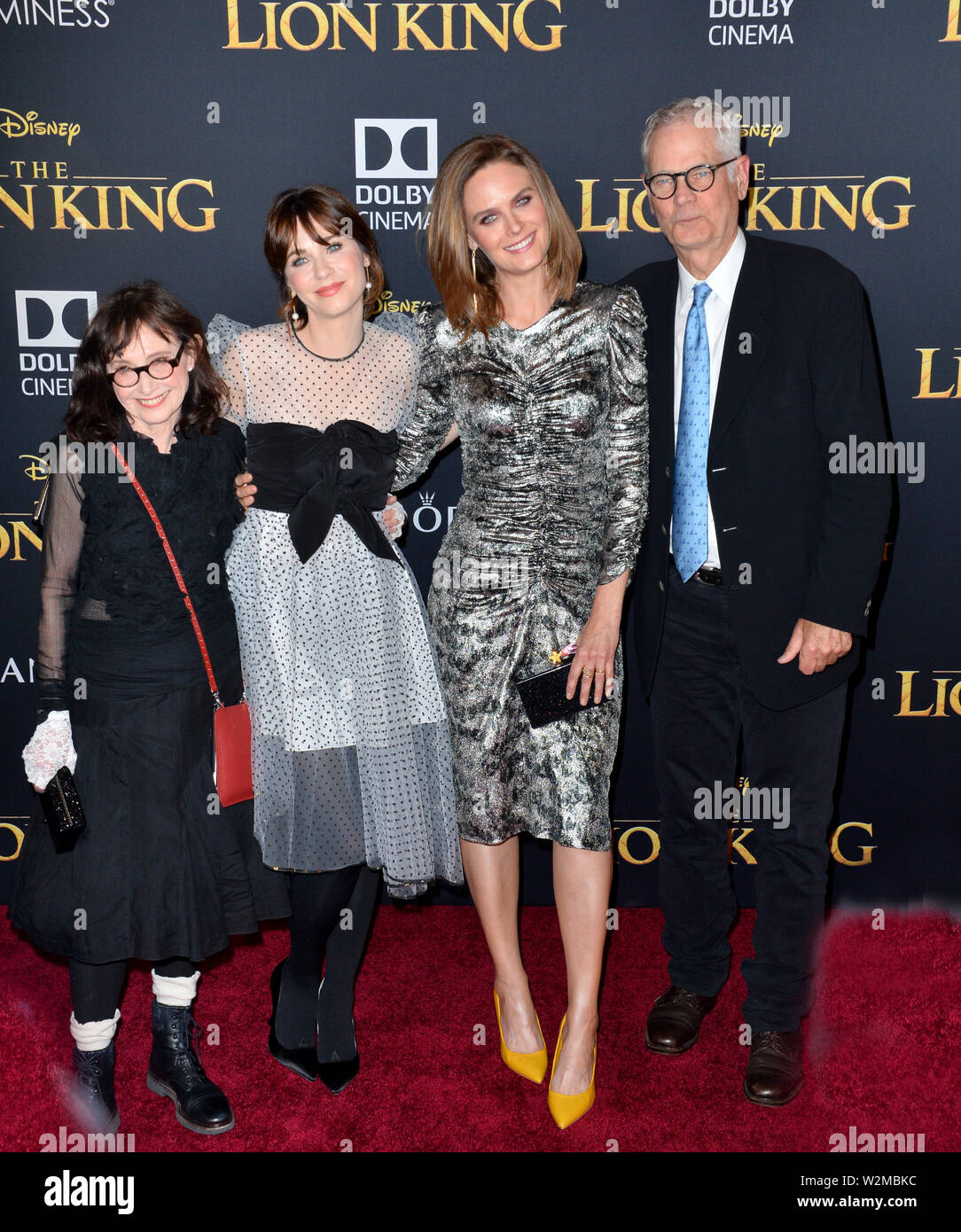 LOS ANGELES, USA. Juli 10, 2019: Mary Jo Deschanel, Zooey Deschanel ...