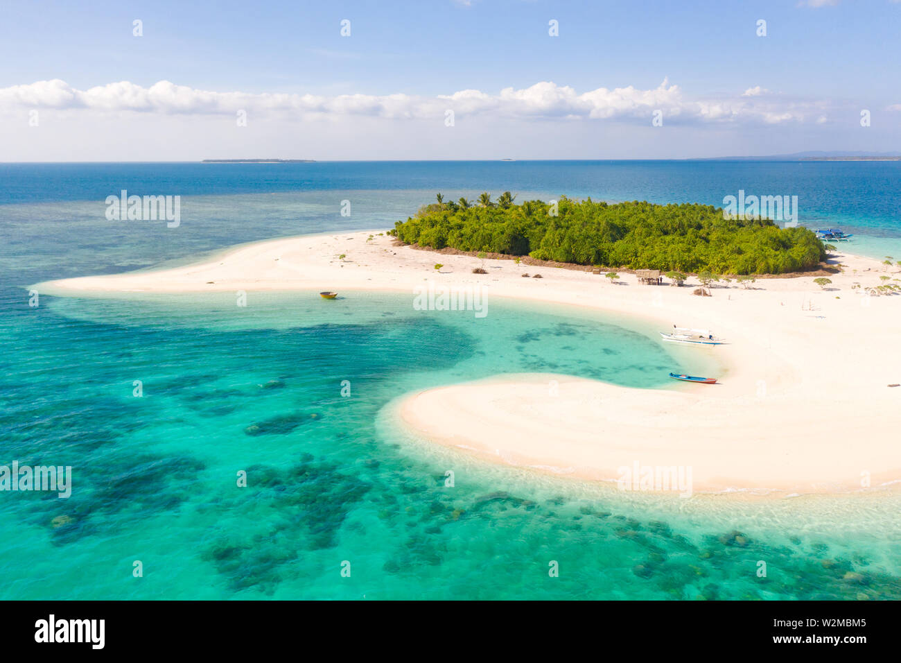 Patawan Insel. Kleine tropische Insel mit weißem Sandstrand ...