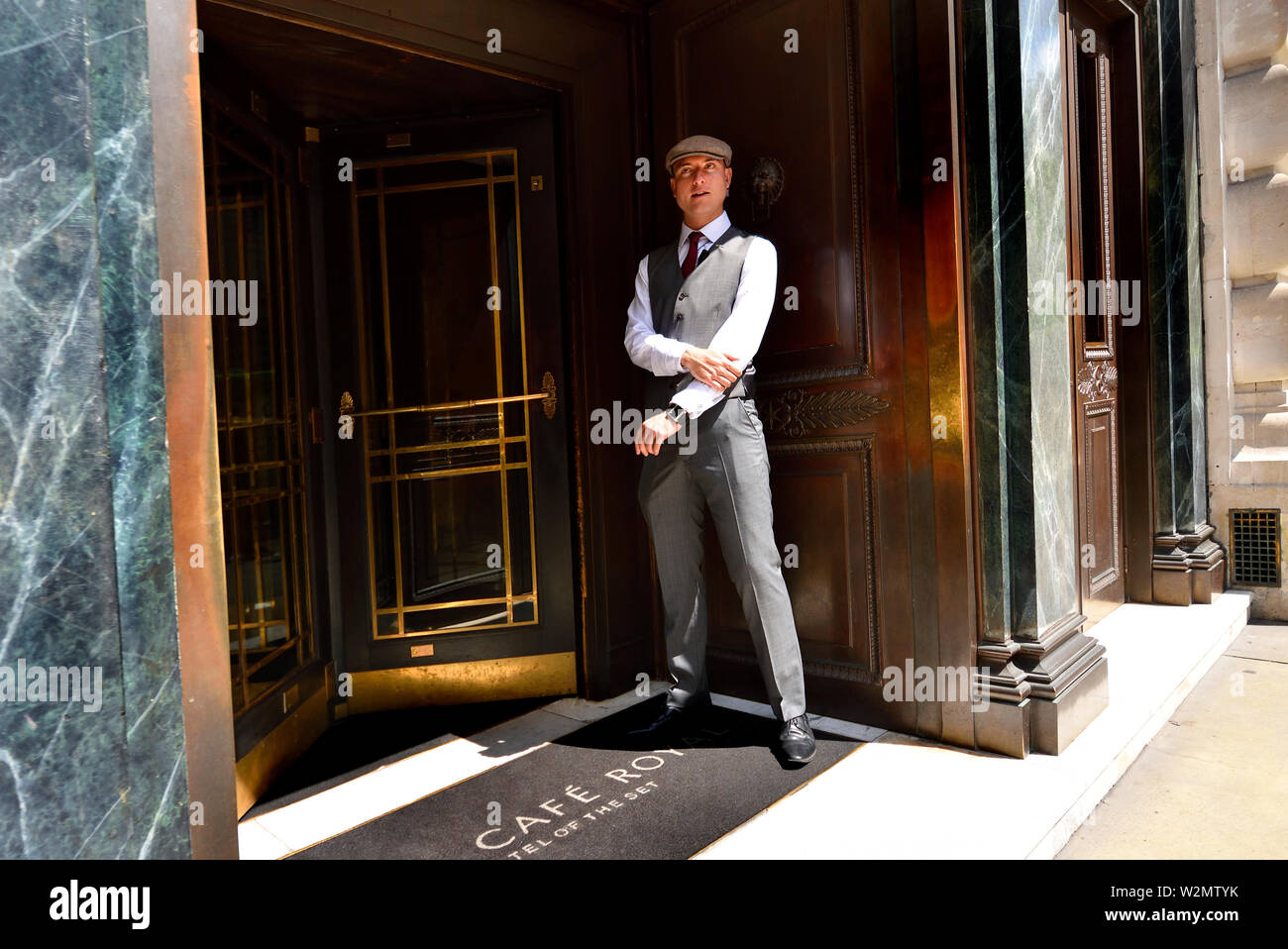 Café royal portier -Fotos und -Bildmaterial in hoher Auflösung – Alamy