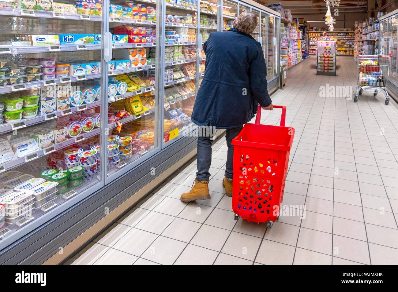 Food shopping in france -Fotos und -Bildmaterial in hoher Auflösung – Alamy