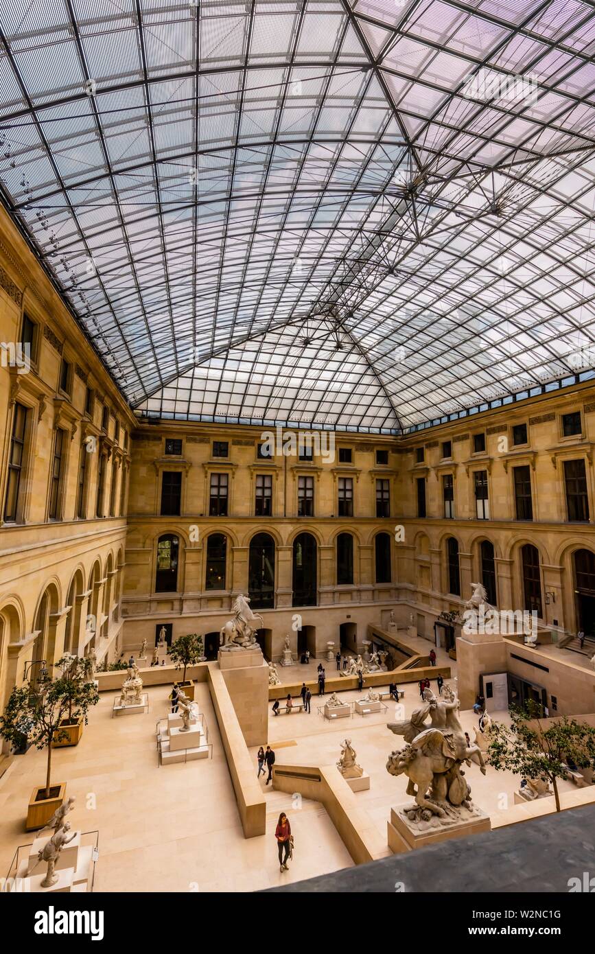 Paris Louvre Museum Cour Marly Stockfotos und -bilder Kaufen - Alamy
