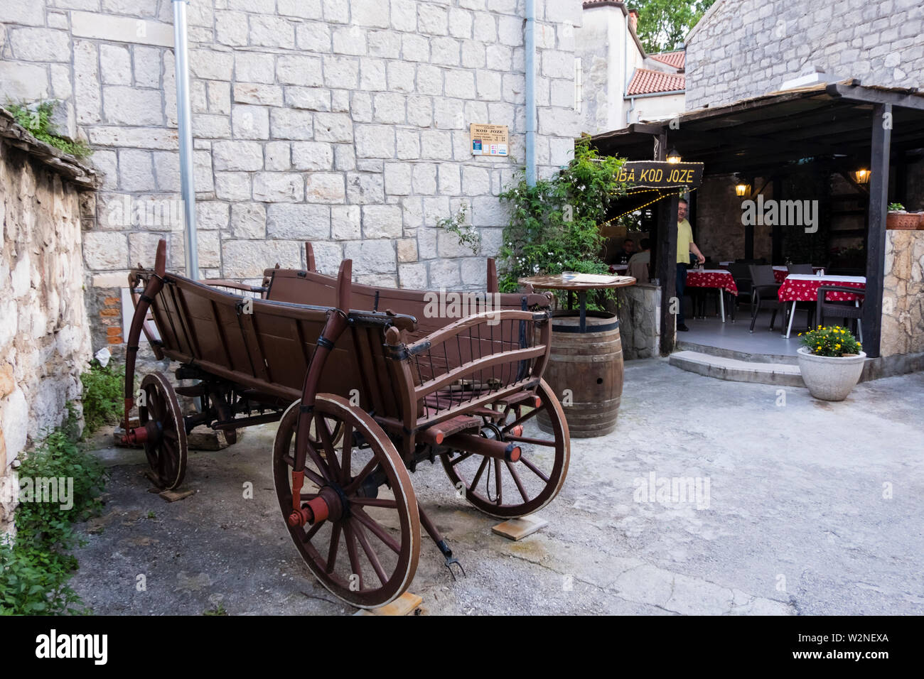Croatian konoba -Fotos und -Bildmaterial in hoher Auflösung – Alamy